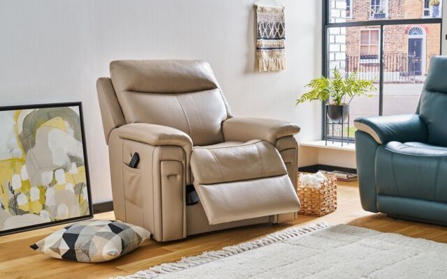 ScS Living Ethan Lift & Rise Chair with Cup Holders by SCS | ufurnish.com