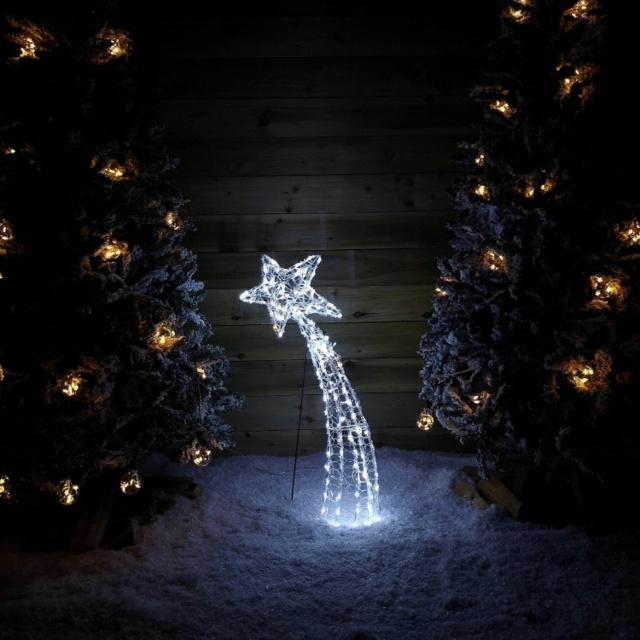 90Cm Light Up Soft Acrylic 2D Shooting Christmas Star With 160 Leds In ...