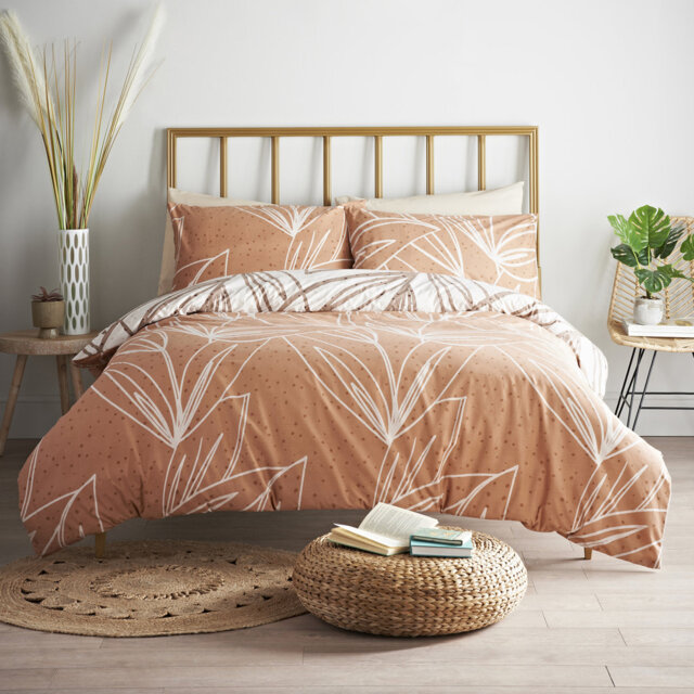 CosmoLiving Sunset Leaf Duvet and Pillowcase Set Terracotta Reversible ...